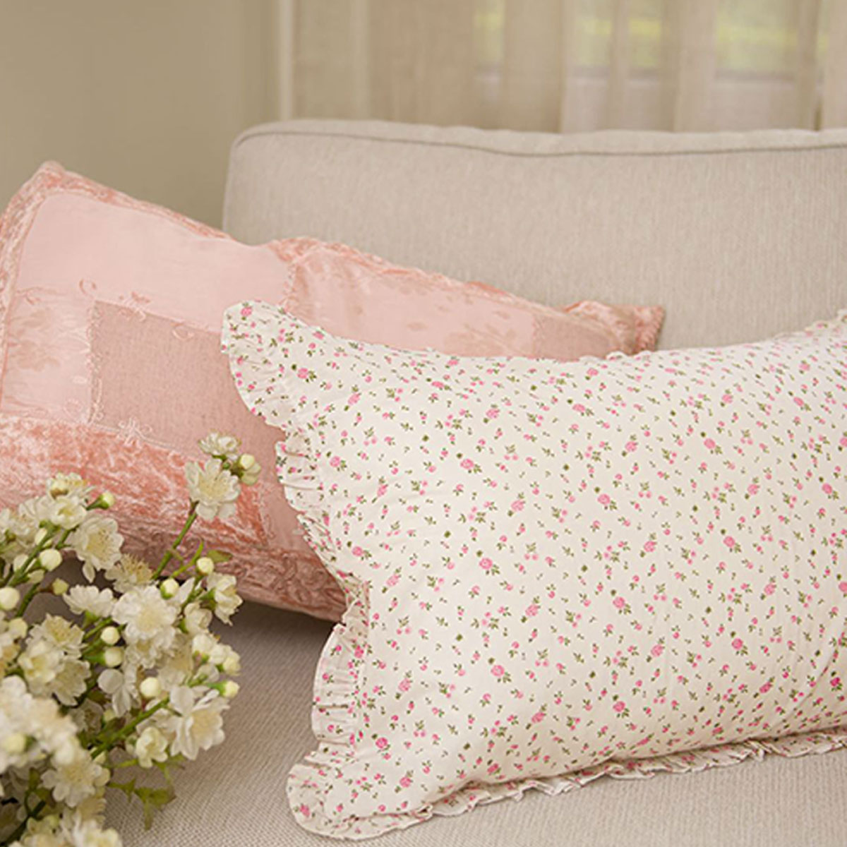 Broderie ruffle pillowcase – Angads